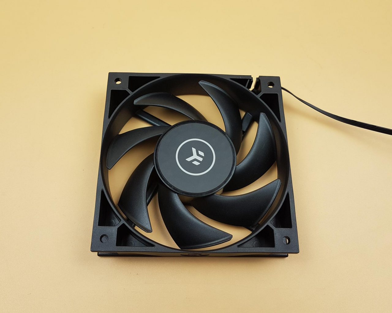 EK-AIO Basic 360 Cooler Review - EnosTech.com