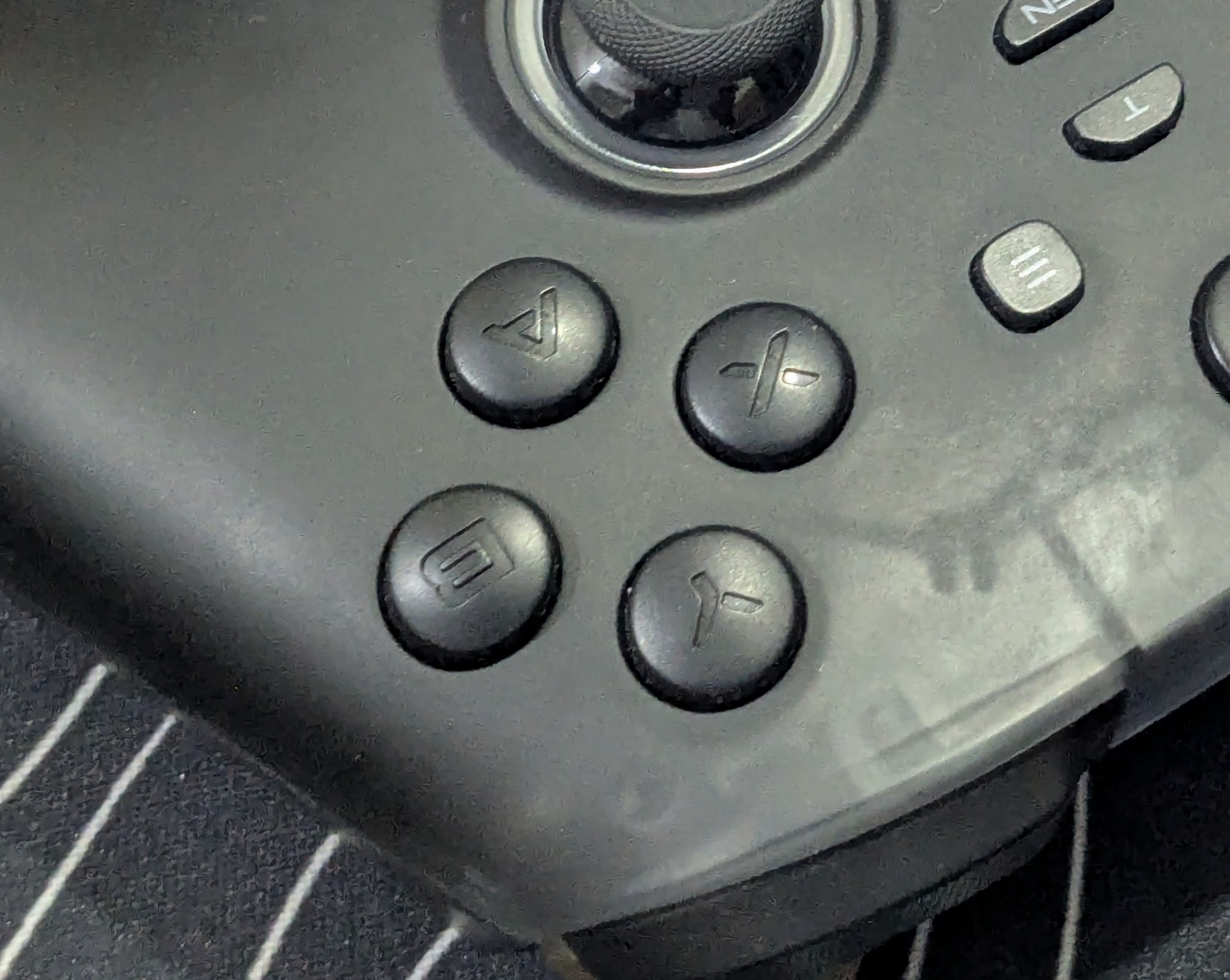 EasySMX D05 Controller Review – A Sleek and Versatile
