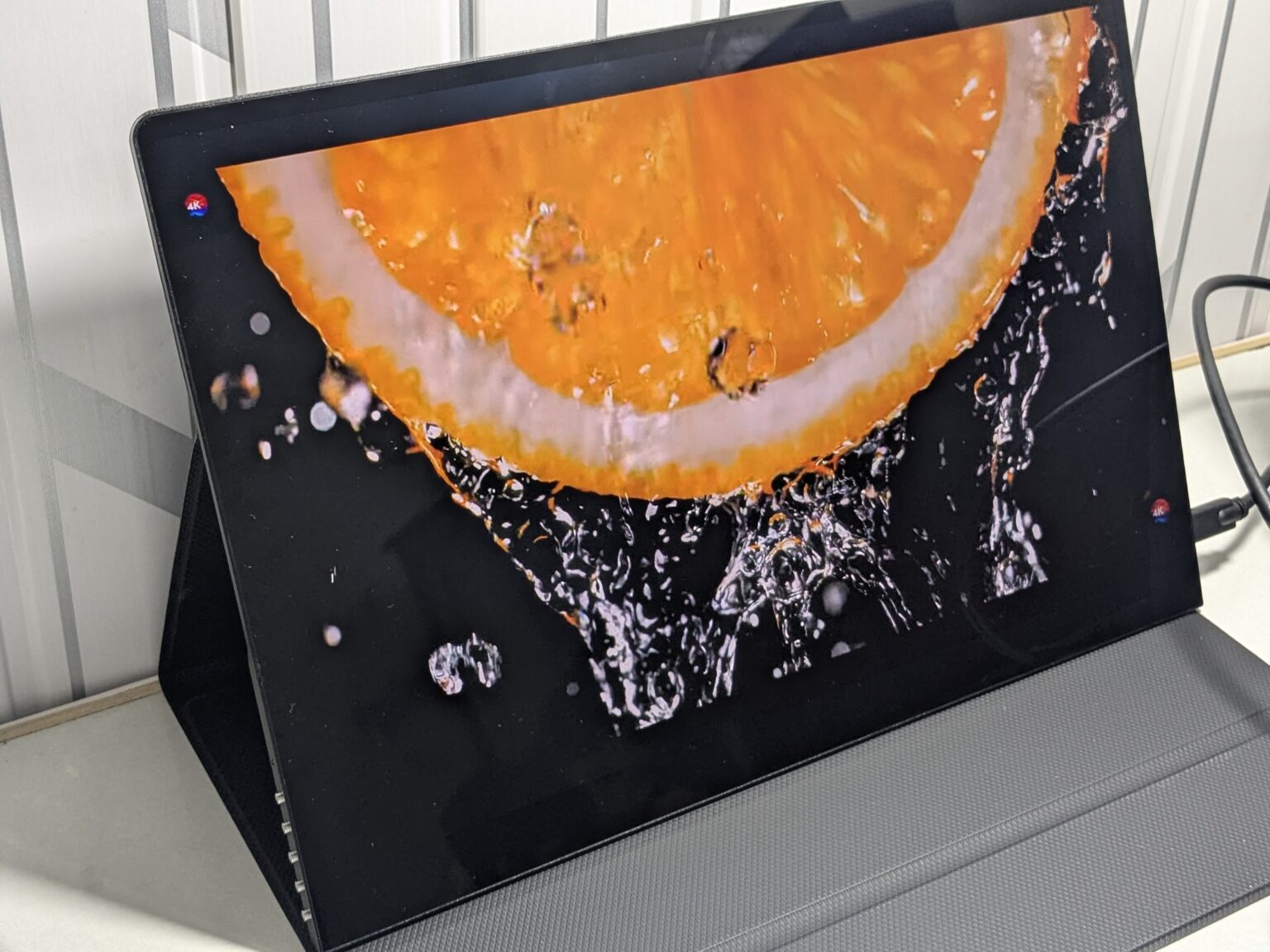 UPERFECT UColor O2 review: Amazing OLED screen in a slim design ...