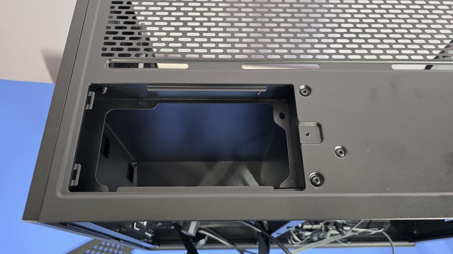 Antec Flux M Case Review - Small Yet Spacious - EnosTech.com