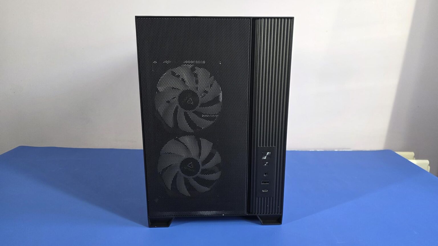 Antec Flux M Case Review - Small Yet Spacious - EnosTech.com